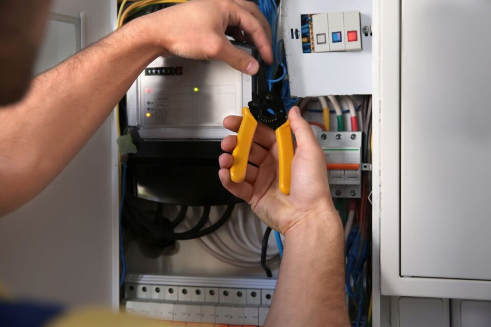 Circuit Breaker Off But Still Have Power: 6 Causes+Fix » Fix It Wired