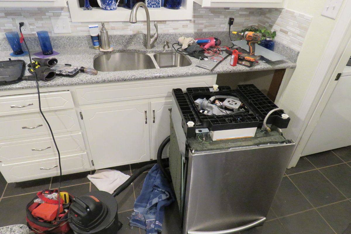 10 Reasons Why There Is Water Sitting At The Bottom Of The Dishwasher ...