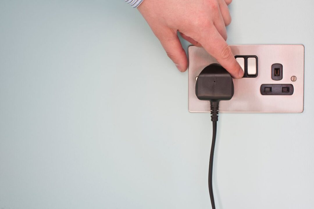 Can You Have 3 Sets Of Wires In One Outlet? (+How To Wire Them Correct ...