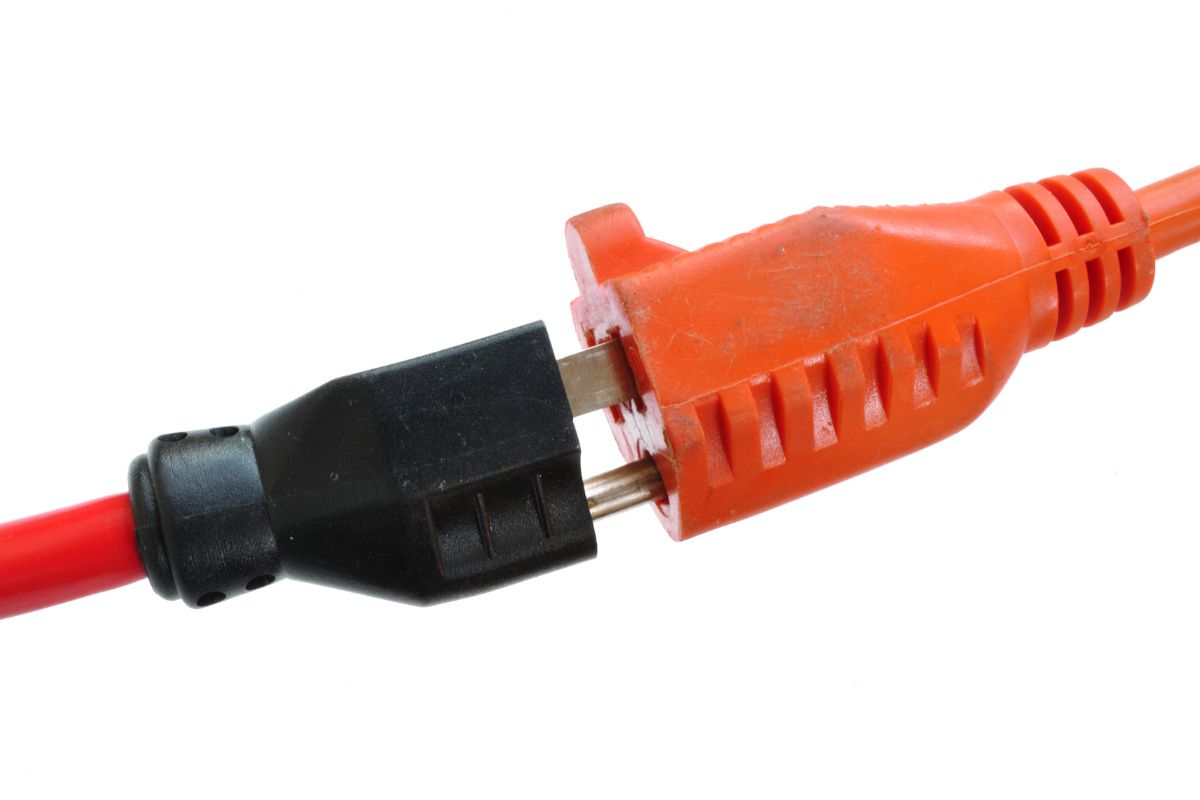 Can Extension Cords Get Wet? (Expert's Advice!) » Fix It Wired