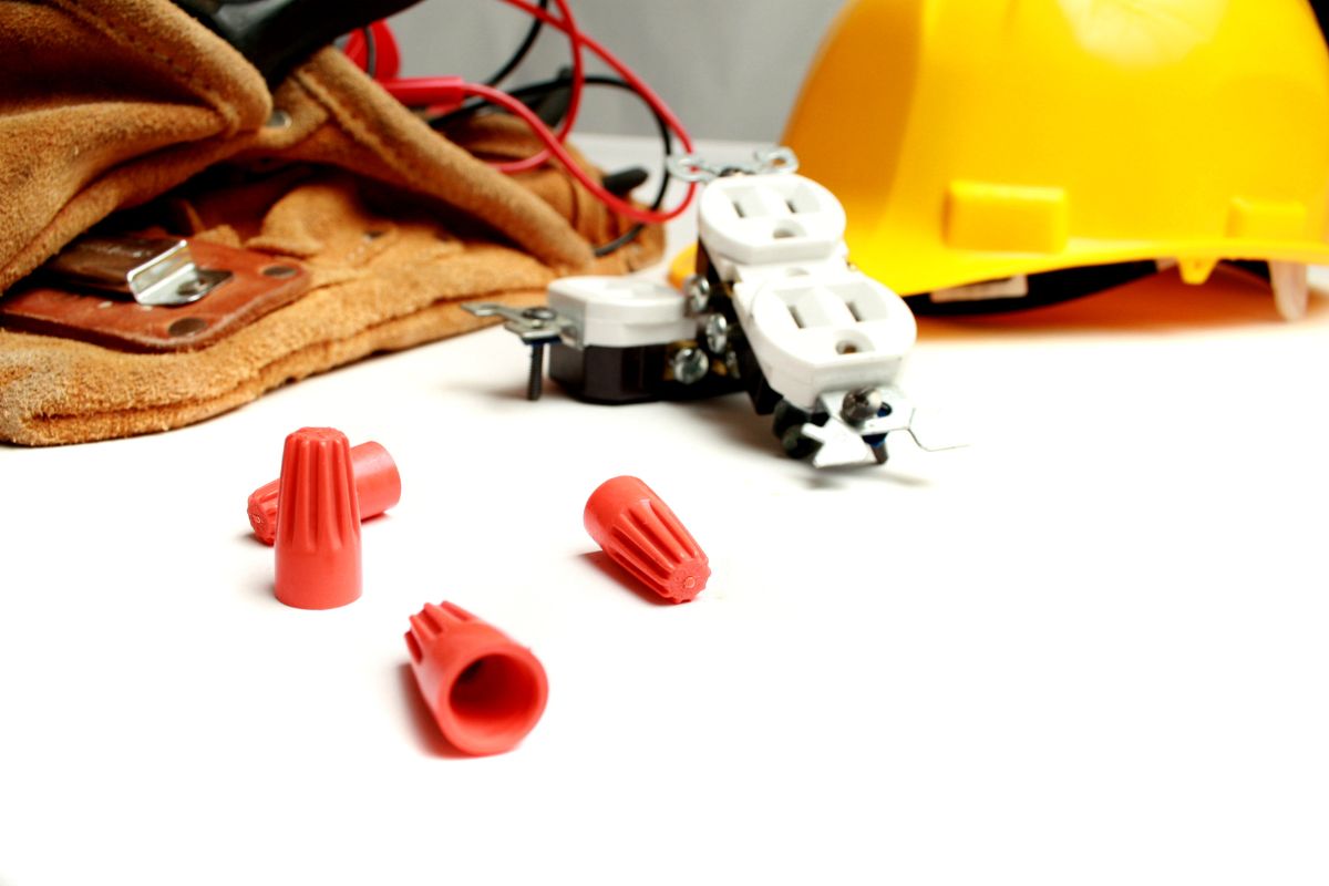 Why Does My Top Outlet Work But Not The Bottom? (10 Problems+Fix) » Fix ...