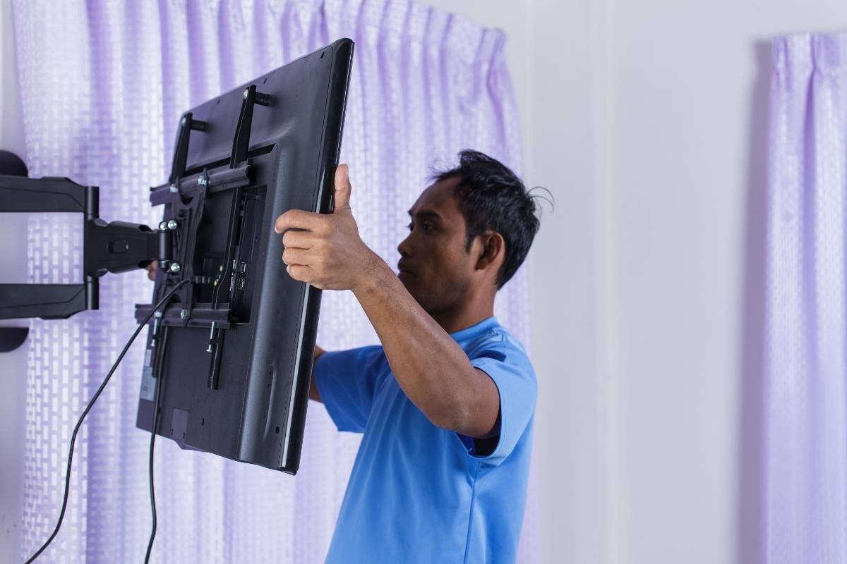 10 Causes Of Horizontal Lines On TV Screens (+Fix) » Fix It Wired