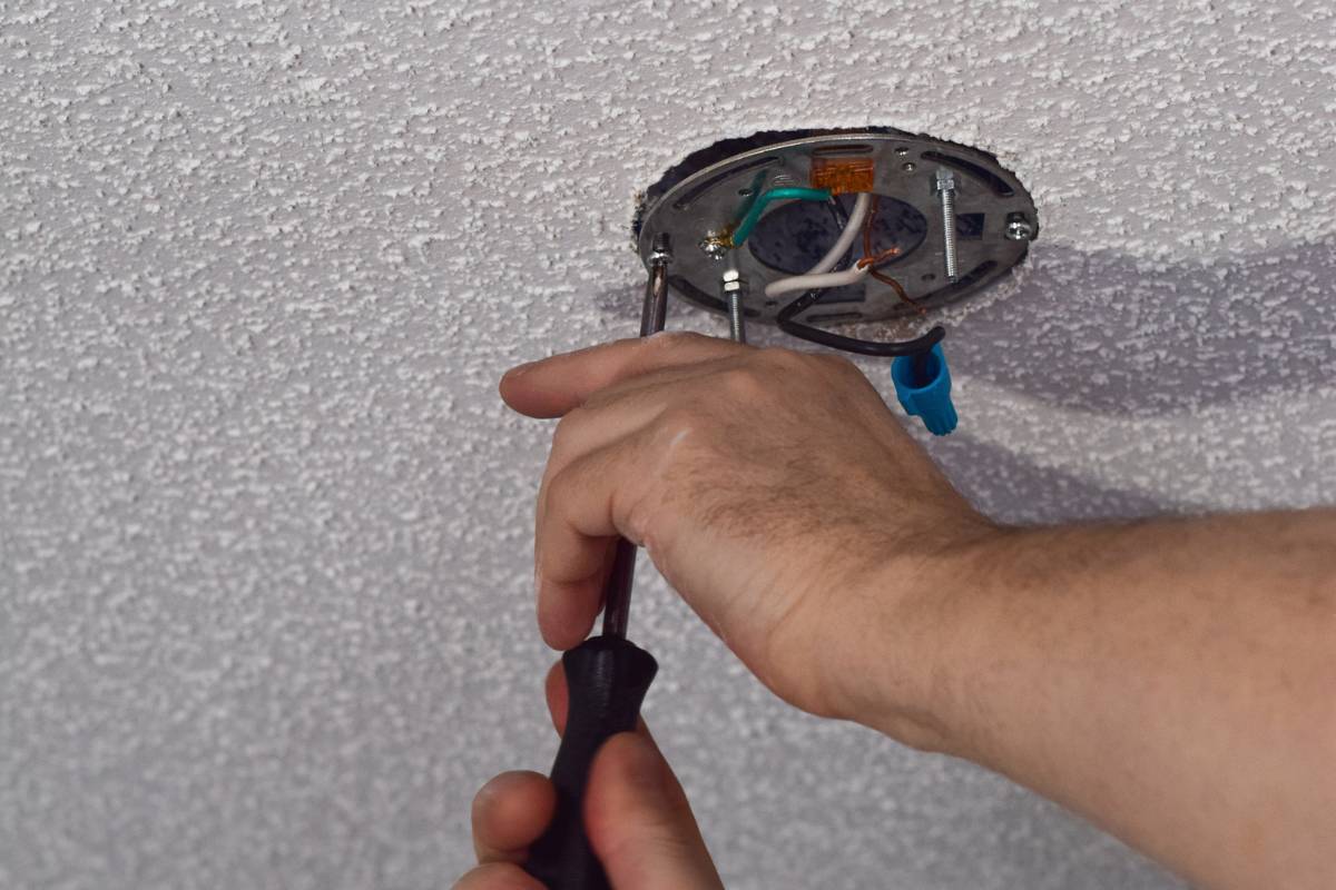 Which Wire Is The Hot Wire On A Lamp? » Fix It Wired