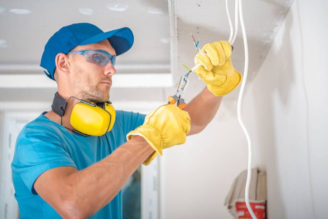 6 Ways To Fix A Pinched Wire (4 Temporary+2 Permanent Ways) » Fix It Wired